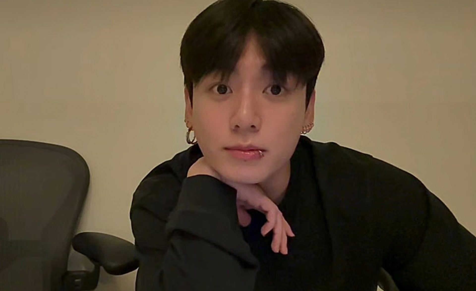 BTSジョングク、個人ライブで40曲熱唱 | KOREA WAVE